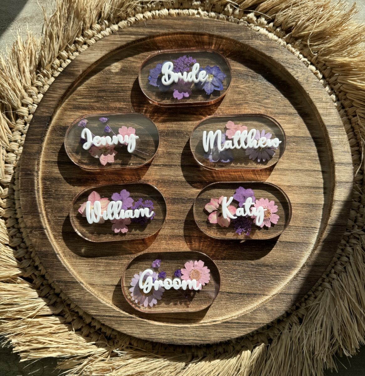 DIY Pressed Flower Acrylic Place Cards – Modern DIY Bride